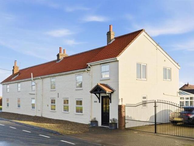 5 Bedroom House Roos Roos LS101352056