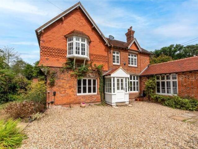 5 Bedroom House Reading West Berkshire LS101100065