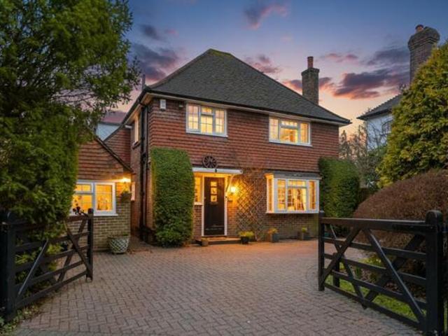 5 Bedroom House Redhill Surrey 100398686