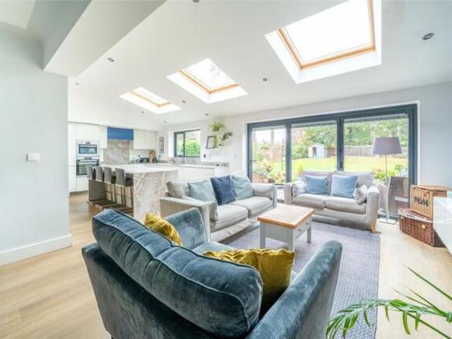 5 Bedroom House Redhill Surrey 98477547