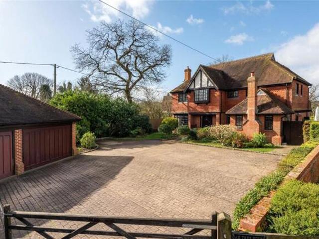5 Bedroom House Reigate Surrey LS101678526