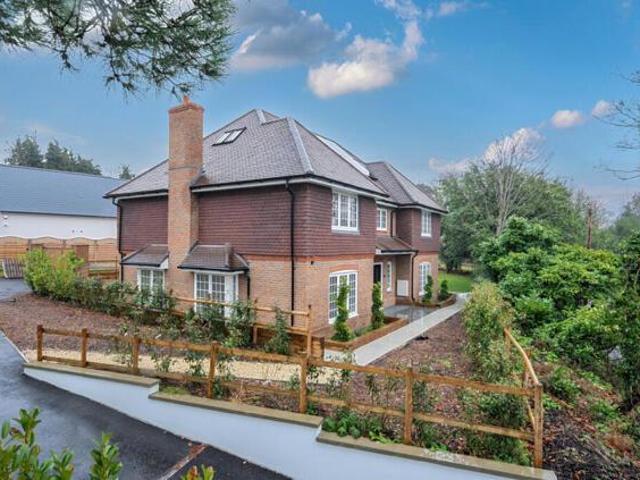 5 Bedroom House Woking Surrey 98321871
