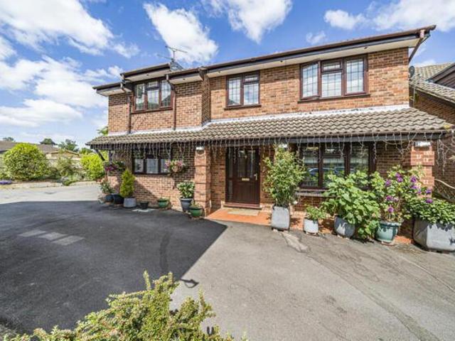 5 Bedroom House Wokingham Berkshire LS99237255