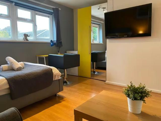 5 Bedroom House Wolverhampton Wolverhampton 97052582