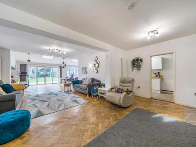 5 Bedroom House Watford Hertfordshire LS101676186