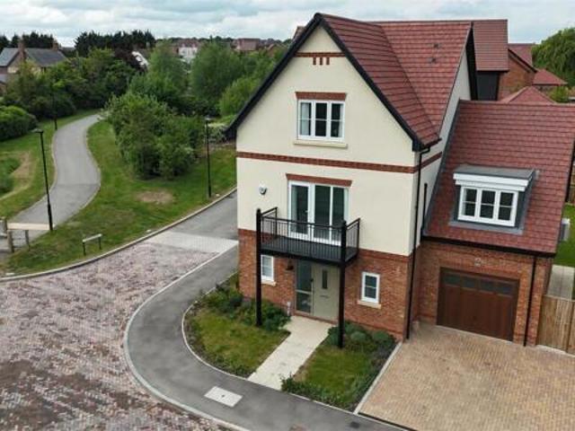 5 Bedroom House Warfield Berkshire 99475930