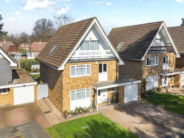 5 Bedroom House Weybridge Surrey LS100503485