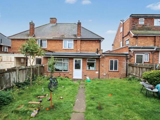 5 Bedroom House Wembley Great London 99735918