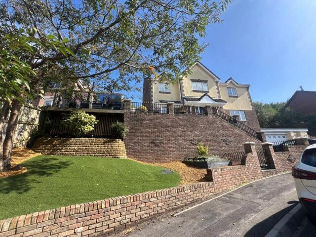 5 Bedroom House Wye Rhondda Cynon Taff LS98718214