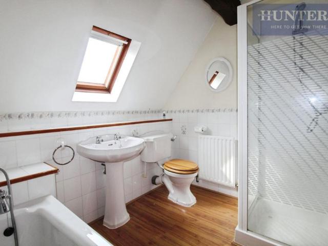 5 bedroom House To Let Total Size: 1598 SQ FT