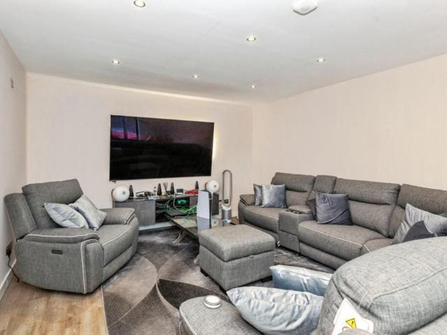 5 bedroom House To Let