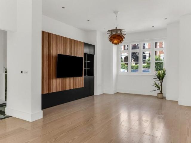 5 Bedroom House To Let