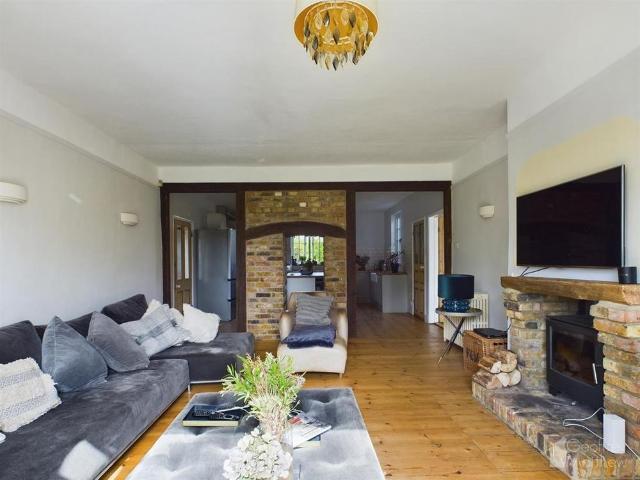 5 bedroom house to rent