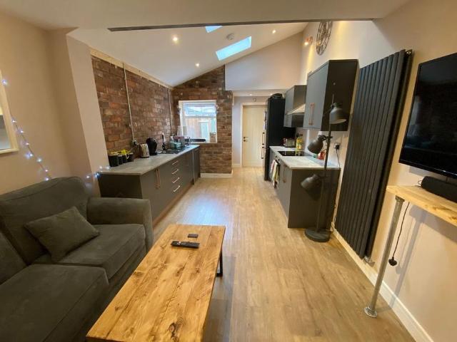 5 bedroom house to rent