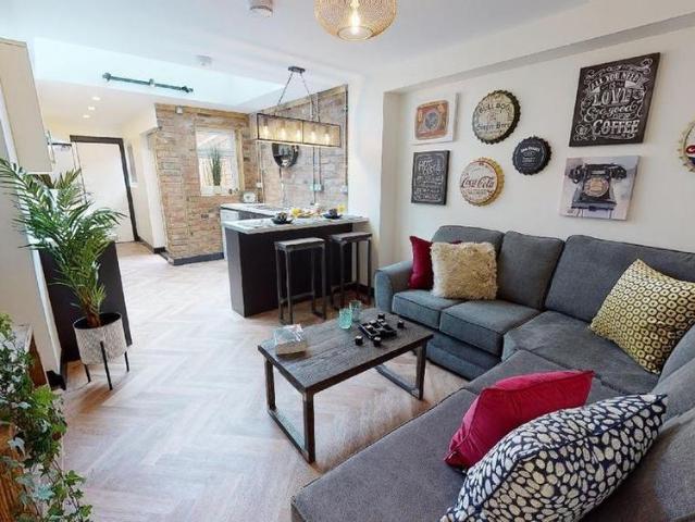 5 bedroom house to rent