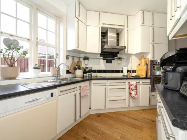 5 bedroom house to rent