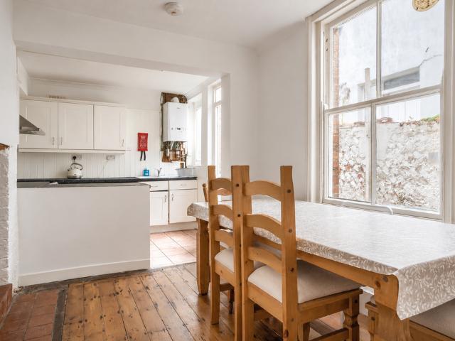5 bedroom house to rent