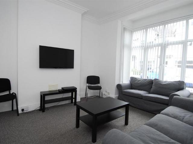 5 bedroom house to rent