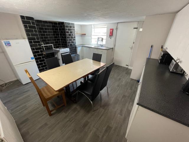 5 bedroom house to rent