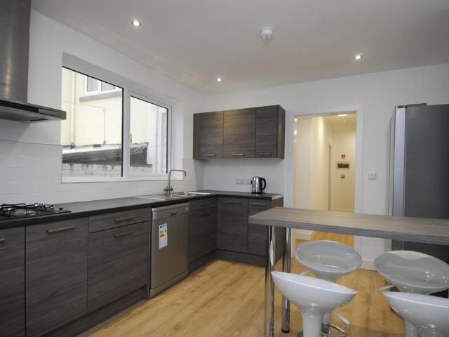 5 bedroom house to rent