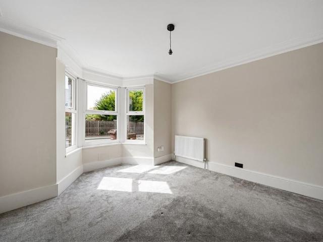 5 bedroom house to rent