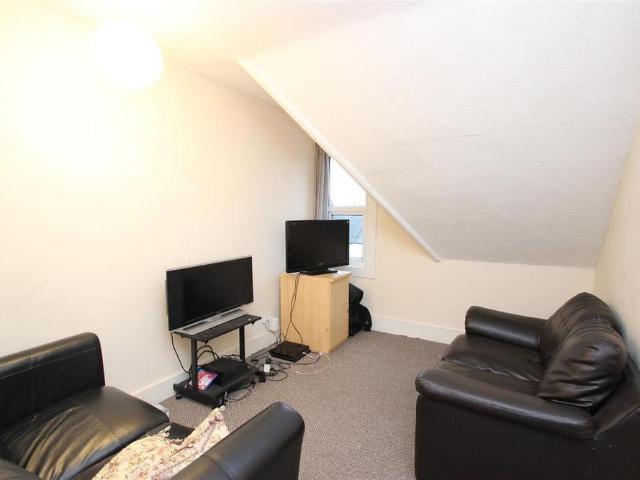 5 bedroom house to rent
