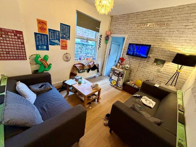 5 bedroom house to rent