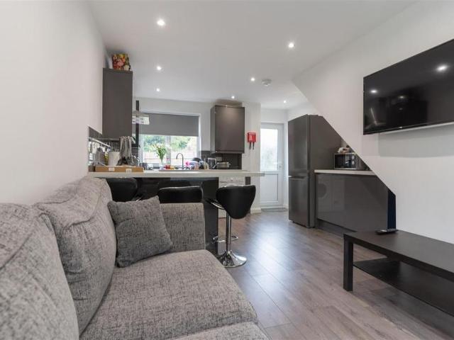 5 bedroom house to rent