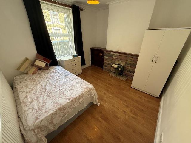 5 bedroom house to rent