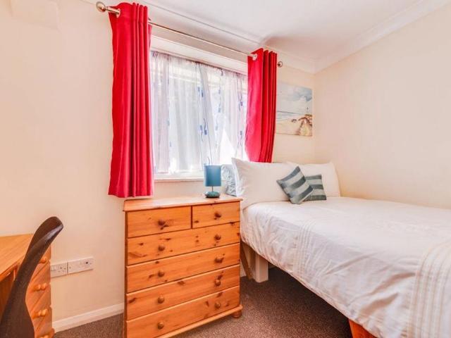 5 bedroom house to rent
