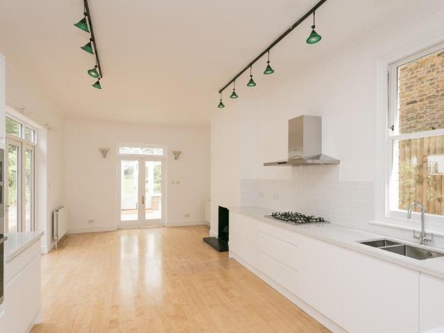 5 bedroom house to rent