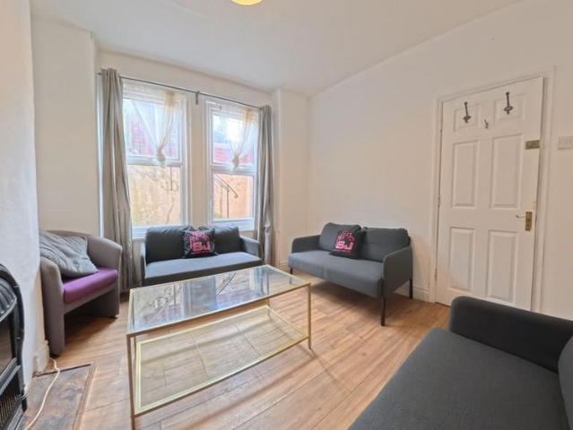 5 bedroom house to rent