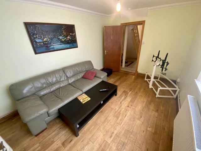 5 bedroom house to rent