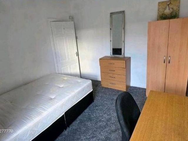 5 bedroom house to rent