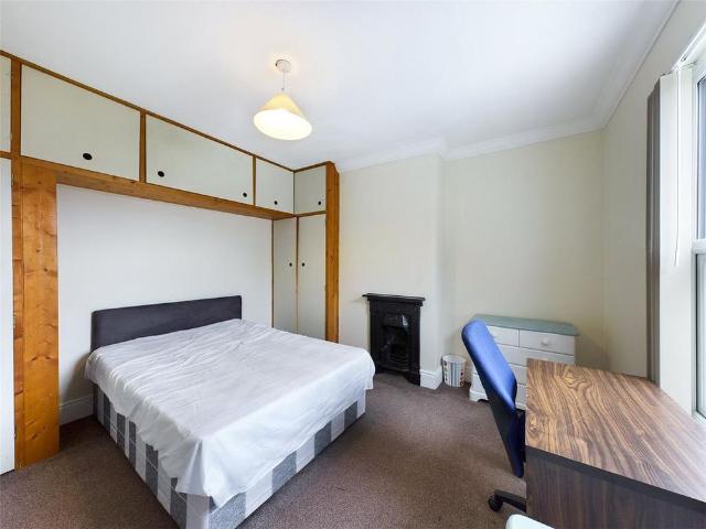 5 bedroom house to rent