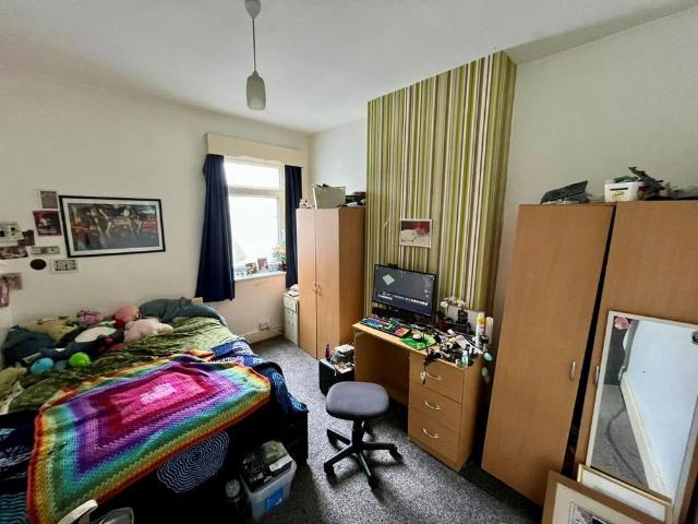 5 bedroom house to rent