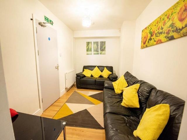 5 bedroom house to rent