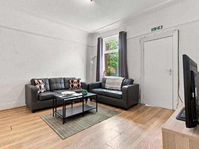 5 bedroom house to rent