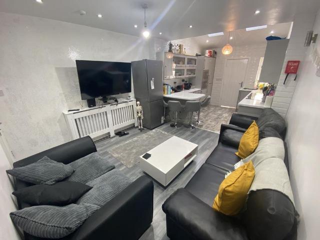 5 bedroom house to rent