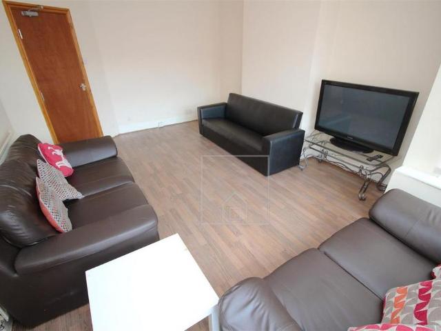 5 bedroom house to rent