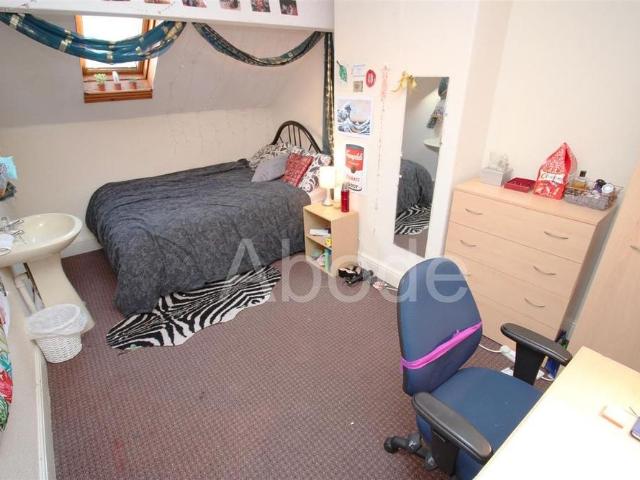 5 bedroom house to rent