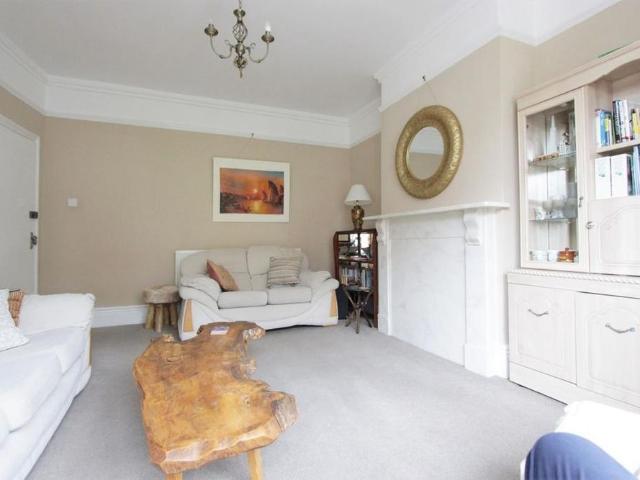 5 bedroom house to rent