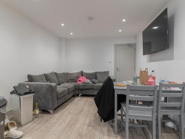 5 bedroom house to rent