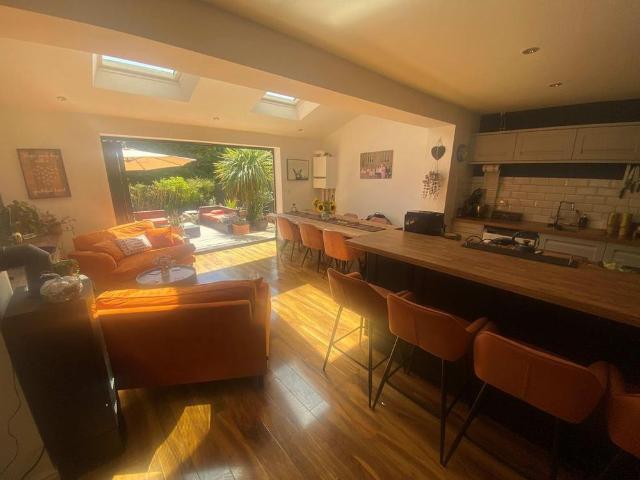 5 bedroom house to rent