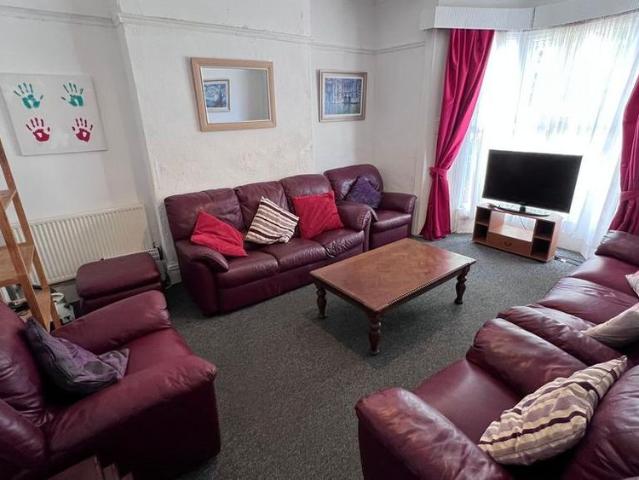 5 bedroom house to rent