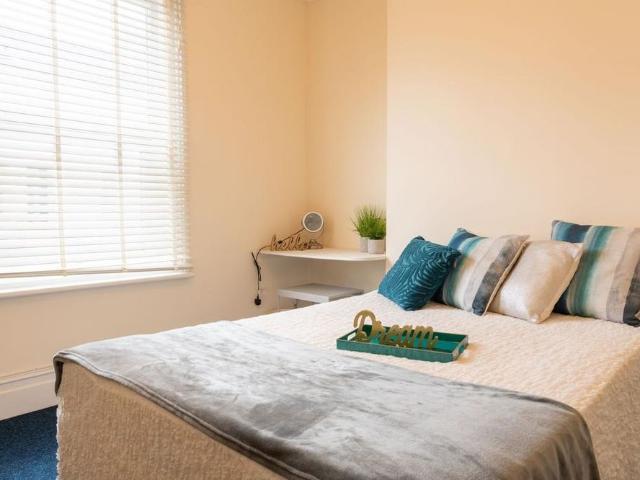 5 bedroom house to rent