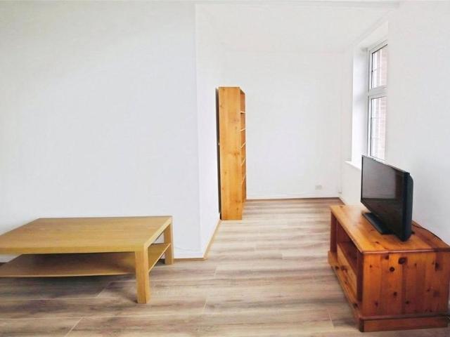5 bedroom house to rent