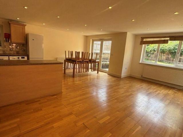 5 bedroom house to rent