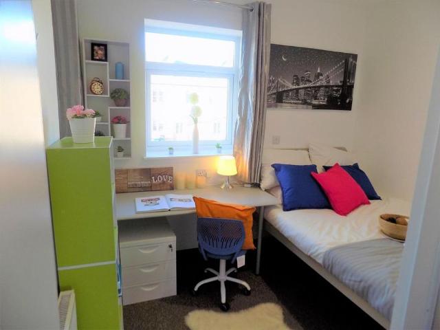 5 bedroom house to rent