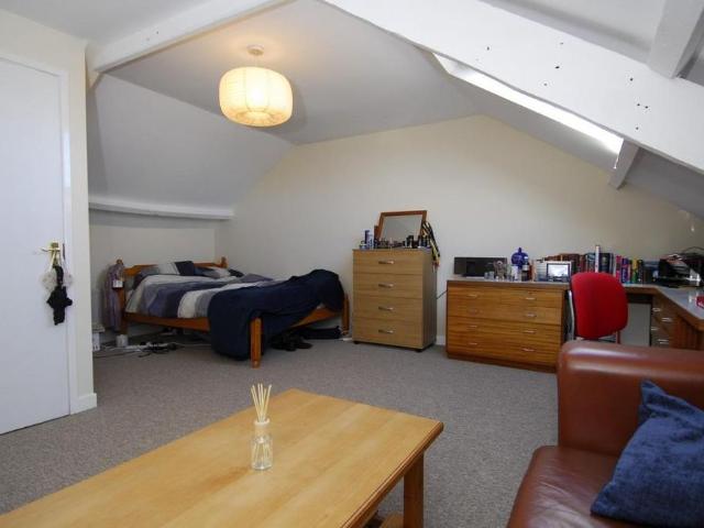 5 bedroom house to rent